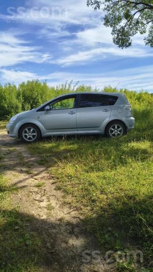 Toyota Corolla Verso 2005 in Aizkraukle, with an engine capacity of 2.00 L and mileage of 320 thousand km for 2000 €, photo 3 on AUTOMOTO.COM.LV