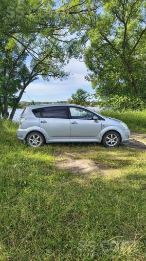 Toyota Corolla Verso 2005 in Aizkraukle, with an engine capacity of 2.00 L and mileage of 320 thousand km for 2000 €, photo 4 on AUTOMOTO.COM.LV