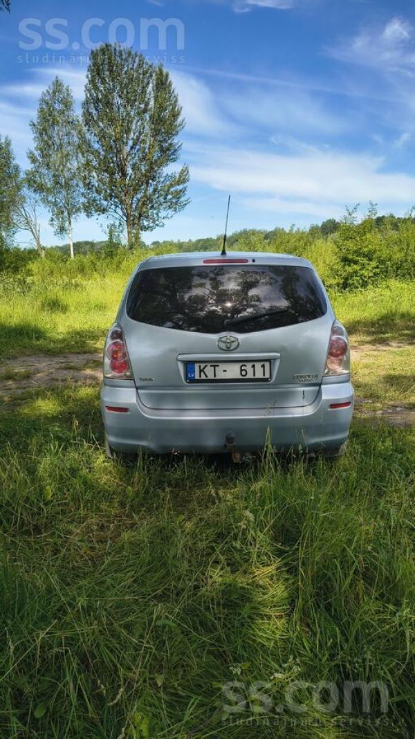 Toyota Corolla Verso 2005 in Aizkraukle, with an engine capacity of 2.00 L and mileage of 320 thousand km for 2000 €, photo 5 on AUTOMOTO.COM.LV