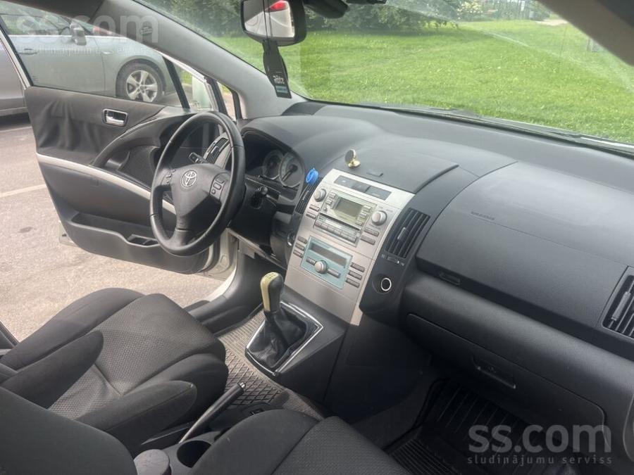 Toyota Corolla Verso 2005 Jelgava, ar dzinēja tilpumu 2.00 L un nobraukumu 391 tūkst. km par 1650 €, foto 12 vietnē AUTOMOTO.COM.LV