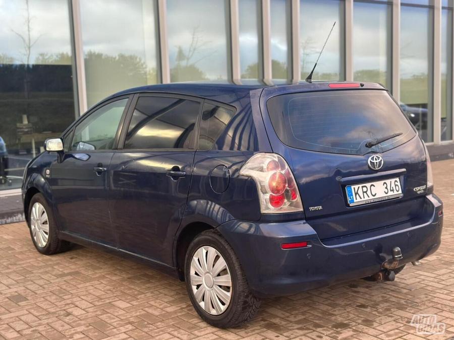 Toyota Corolla Verso 2005 Viļņa, ar dzinēja tilpumu 1.80 L un nobraukumu 320 tūkst. km par 2200 €, foto 4 vietnē AUTOMOTO.COM.LV