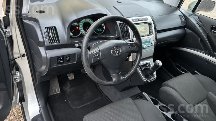 Toyota Corolla Verso 2005 Rēzekne, ar dzinēja tilpumu 2.00 L un nobraukumu 260 tūkst. km par 2150 €, foto 7 vietnē AUTOMOTO.COM.LV