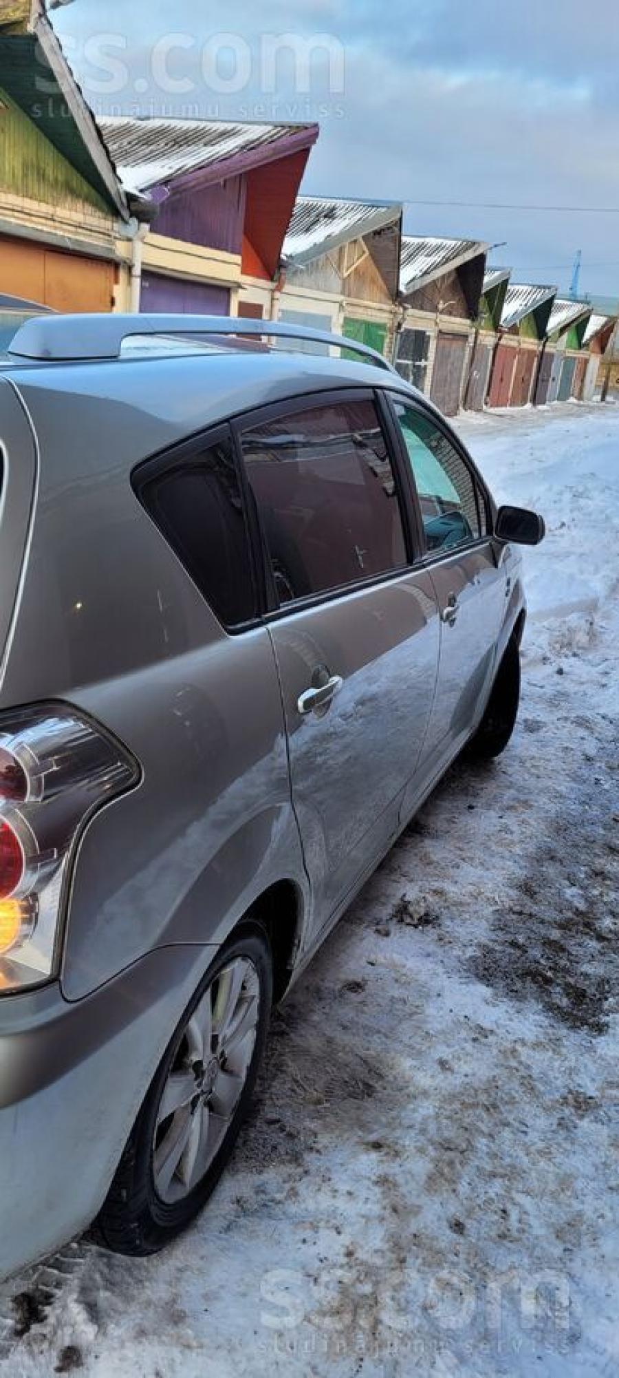 Toyota Corolla Verso 2005 Rīga, ar dzinēja tilpumu 2.00 L un nobraukumu 419 tūkst. km par 1300 €, foto 4 vietnē AUTOMOTO.COM.LV