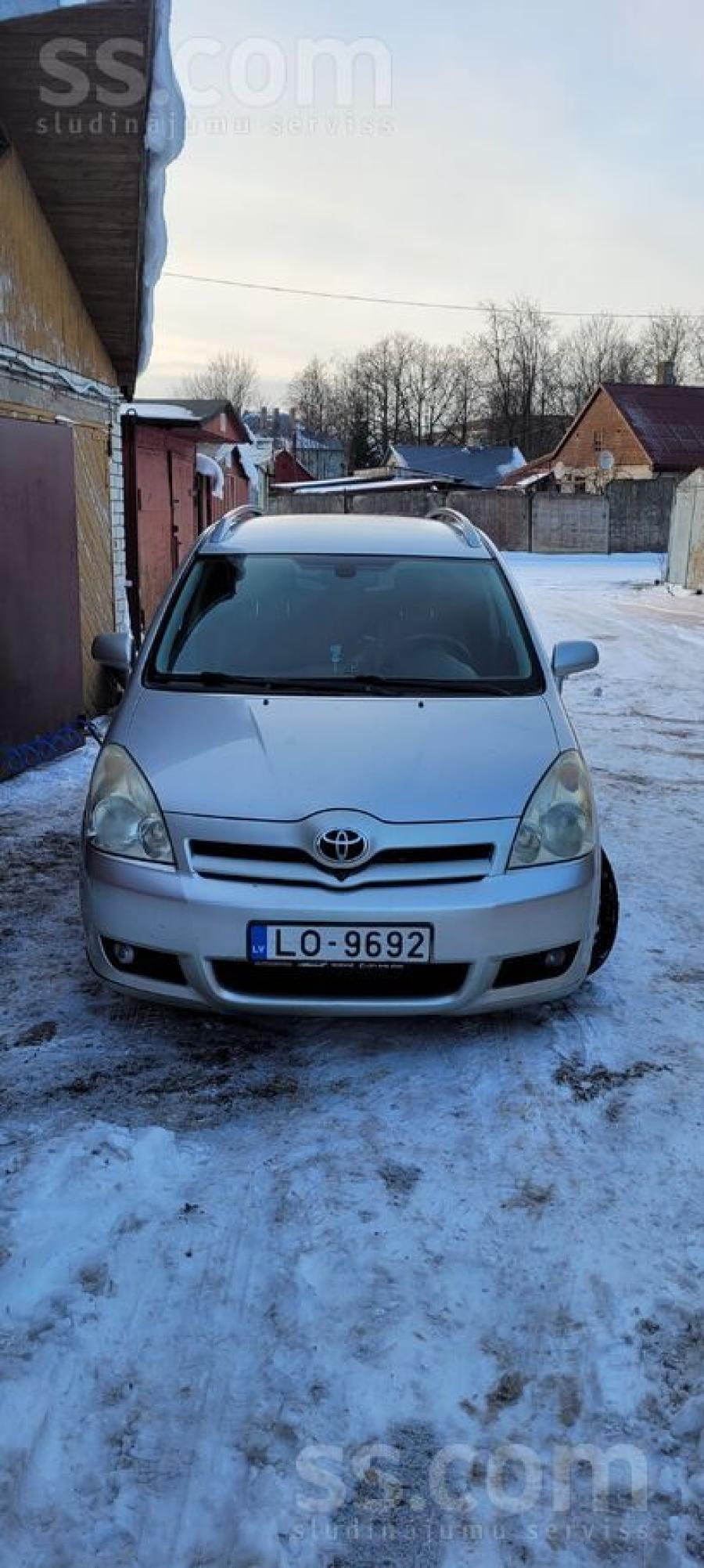 Toyota Corolla Verso 2005 Rīga, ar dzinēja tilpumu 2.00 L un nobraukumu 419 tūkst. km par 1300 €, foto 18 vietnē AUTOMOTO.COM.LV