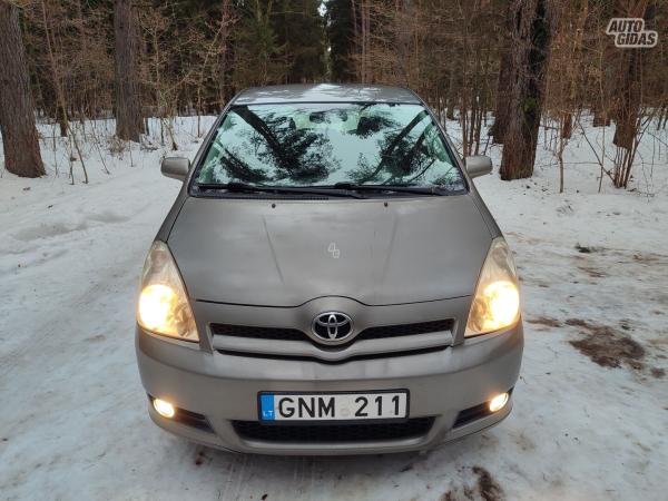 Toyota Corolla Verso 2005 Ukmergė, ar dzinēja tilpumu 2.20 L un nobraukumu 253 tūkst. km par 1350 €, foto 5 vietnē AUTOMOTO.COM.LV