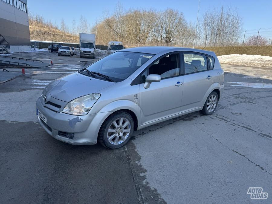 Toyota Corolla Verso 2005 Viļņa, ar dzinēja tilpumu 2.00 L un nobraukumu 273 tūkst. km par 1500 €, foto 2 vietnē AUTOMOTO.COM.LV