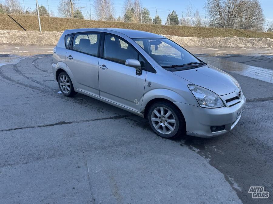 Toyota Corolla Verso 2005 Viļņa, ar dzinēja tilpumu 2.00 L un nobraukumu 273 tūkst. km par 1500 €, foto 3 vietnē AUTOMOTO.COM.LV