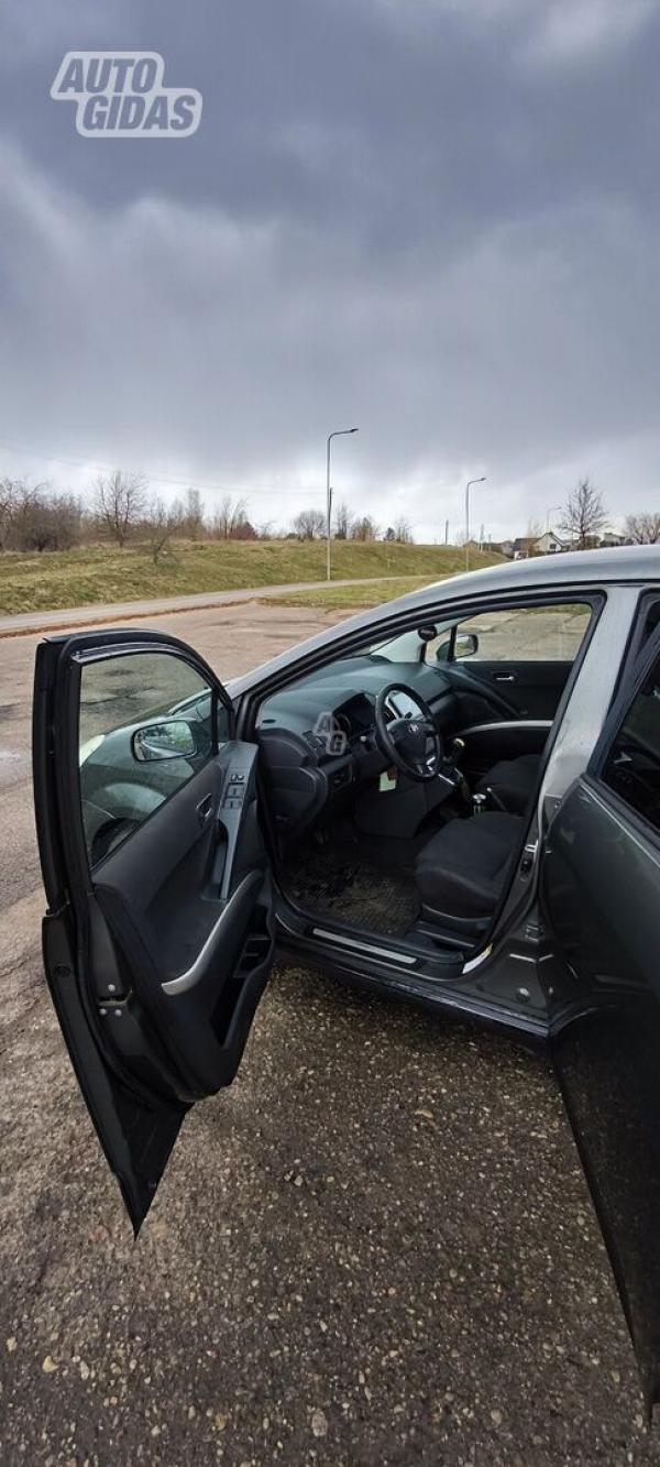 Toyota Corolla Verso 2005 in Kaunas, with an engine capacity of 2.20 L and mileage of 281 thousand km for 2000 €, photo 5 on AUTOMOTO.COM.LV