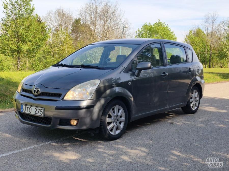 Toyota Corolla Verso 2005 in Jonava, with an engine capacity of 2.20 L and mileage of 228 thousand km for 1500 €, photo 1 on AUTOMOTO.COM.LV