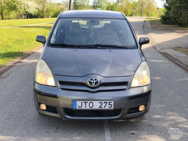 Toyota Corolla Verso 2005 in Jonava, with an engine capacity of 2.20 L and mileage of 228 thousand km for 1500 €, photo 3 on AUTOMOTO.COM.LV