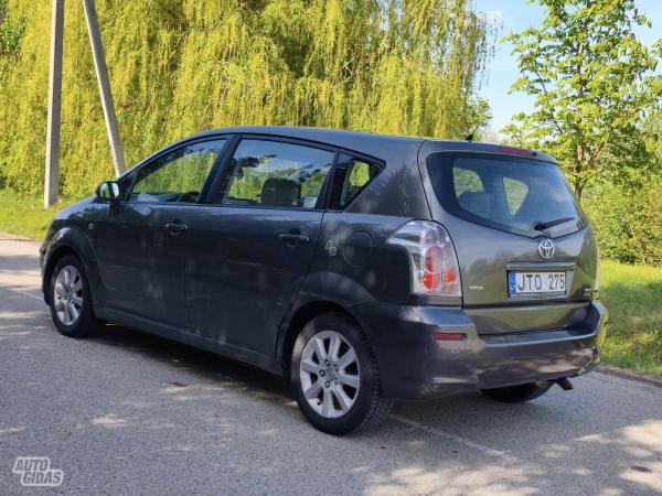 Toyota Corolla Verso 2005 in Jonava, with an engine capacity of 2.20 L and mileage of 228 thousand km for 1500 €, photo 4 on AUTOMOTO.COM.LV