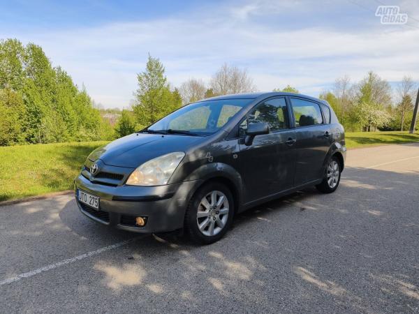 Toyota Corolla Verso 2005 in Jonava, with an engine capacity of 2.20 L and mileage of 228 thousand km for 1500 €, photo 9 on AUTOMOTO.COM.LV