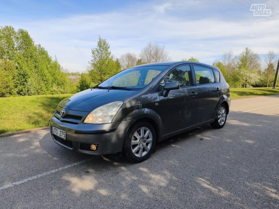 Toyota Corolla Verso 2005 in Jonava, with an engine capacity of 2.20 L and mileage of 228 thousand km for 1500 €, photo 10 on AUTOMOTO.COM.LV