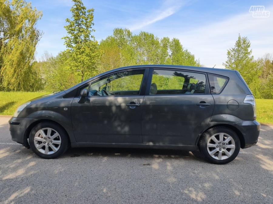 Toyota Corolla Verso 2005 in Jonava, with an engine capacity of 2.20 L and mileage of 228 thousand km for 1500 €, photo 11 on AUTOMOTO.COM.LV