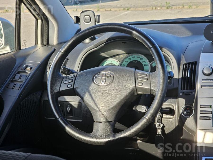 Toyota Corolla Verso 2005 in Jelgava, with an engine capacity of 2.00 L and mileage of 410 thousand km for 2000 €, photo 18 on AUTOMOTO.COM.LV