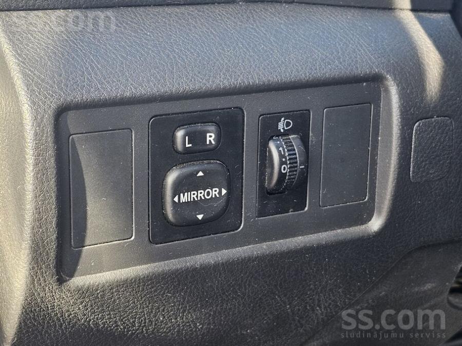 Toyota Corolla Verso 2005 in Jelgava, with an engine capacity of 2.00 L and mileage of 410 thousand km for 2000 €, photo 21 on AUTOMOTO.COM.LV
