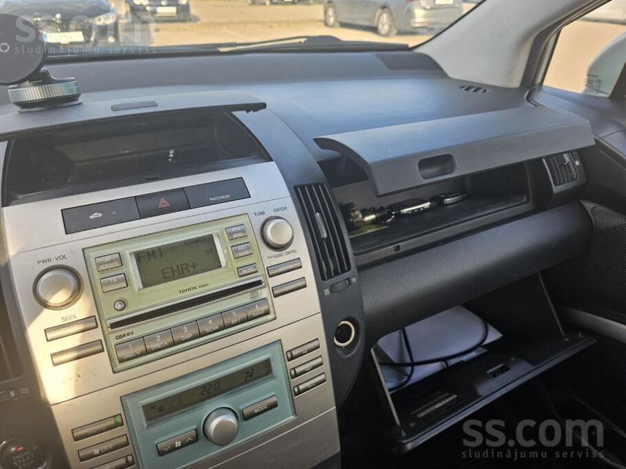 Toyota Corolla Verso 2005 in Jelgava, with an engine capacity of 2.00 L and mileage of 410 thousand km for 2000 €, photo 23 on AUTOMOTO.COM.LV