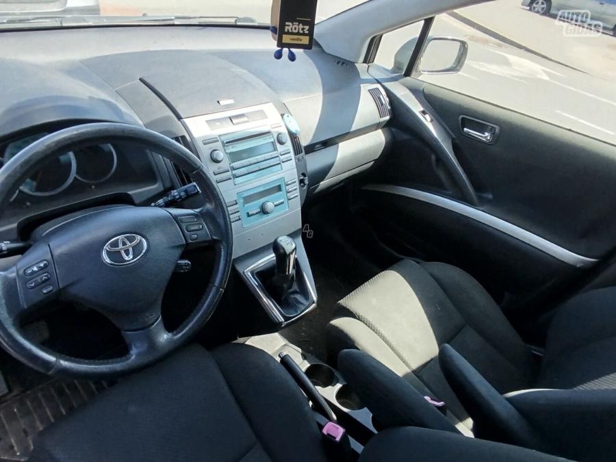 Toyota Corolla Verso 2005 Viļņa, ar dzinēja tilpumu 2.20 L un nobraukumu 300 tūkst. km par 850 €, foto 6 vietnē AUTOMOTO.COM.LV