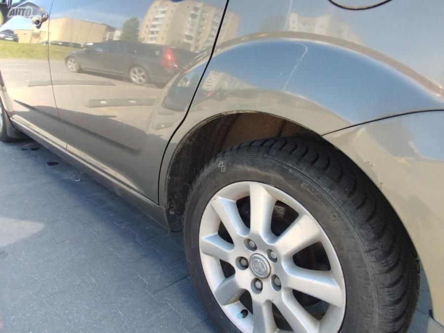 Toyota Corolla Verso 2005 Viļņa, ar dzinēja tilpumu 2.20 L un nobraukumu 300 tūkst. km par 850 €, foto 7 vietnē AUTOMOTO.COM.LV