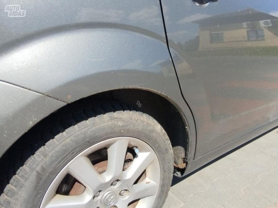 Toyota Corolla Verso 2005 Viļņa, ar dzinēja tilpumu 2.20 L un nobraukumu 300 tūkst. km par 850 €, foto 8 vietnē AUTOMOTO.COM.LV
