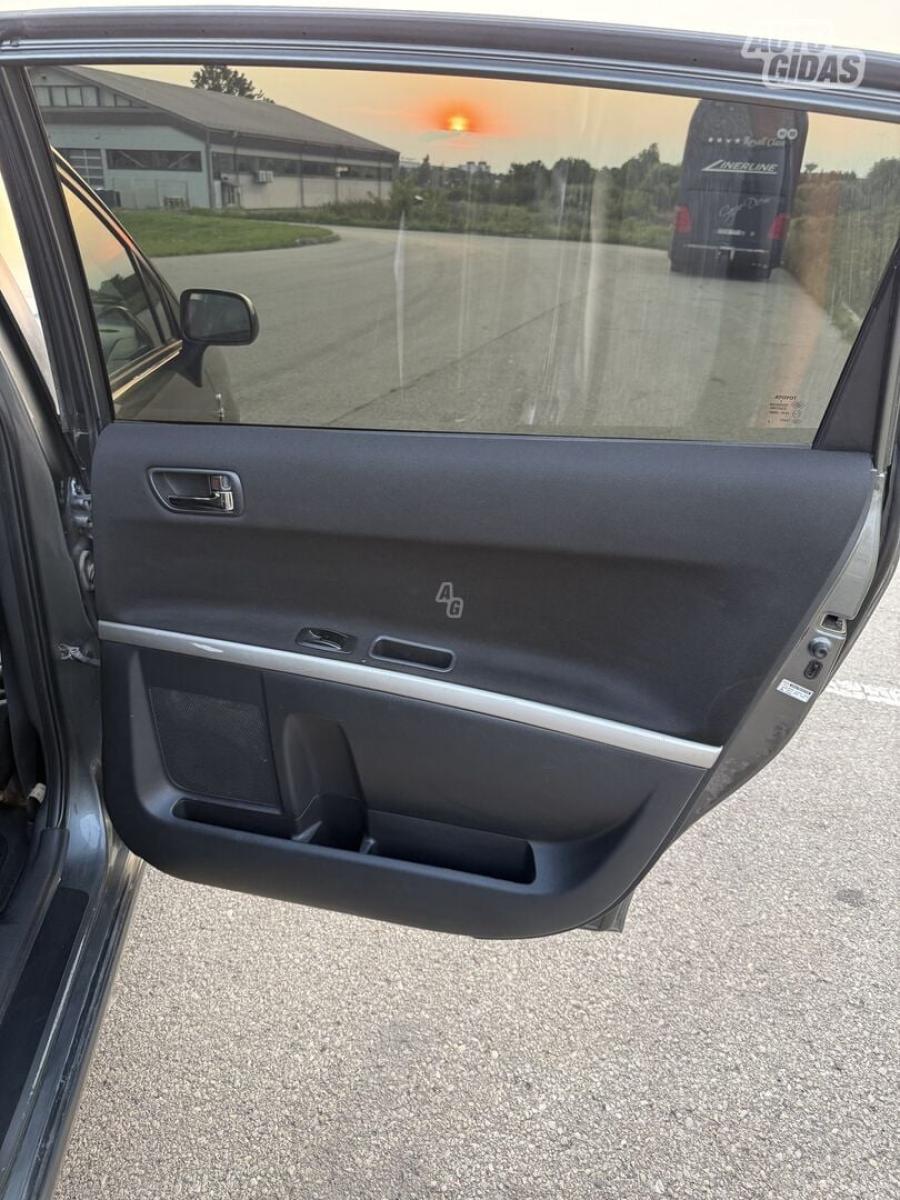 Toyota Corolla Verso 2005 Radviliškis, ar dzinēja tilpumu 2.00 L un nobraukumu 380 tūkst. km par 1550 €, foto 8 vietnē AUTOMOTO.COM.LV