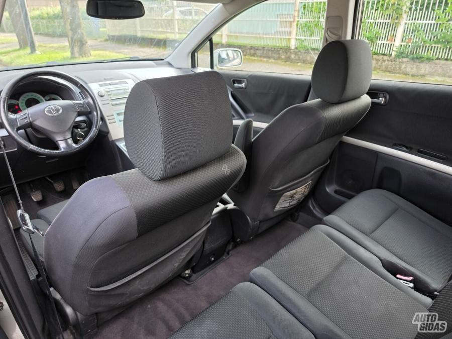 Toyota Corolla Verso 2005 Alīta, ar dzinēja tilpumu 2.00 L un nobraukumu 371 tūkst. km par 1850 €, foto 11 vietnē AUTOMOTO.COM.LV