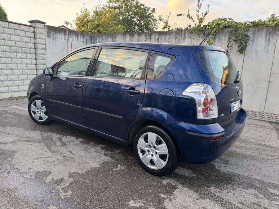 Toyota Corolla Verso 2005 Kauņa, ar dzinēja tilpumu 2.00 L un nobraukumu 300 tūkst. km par 1350 €, foto 3 vietnē AUTOMOTO.COM.LV