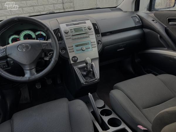 Toyota Corolla Verso 2005 Kauņa vietnē Toyota Corolla Verso 2005 Kauņa, ar dzinēja tilpumu 2.00 L un nobraukumu 300 tūkst. km par 1350 €, foto 4 vietnē AUTOMOTO.COM.LV