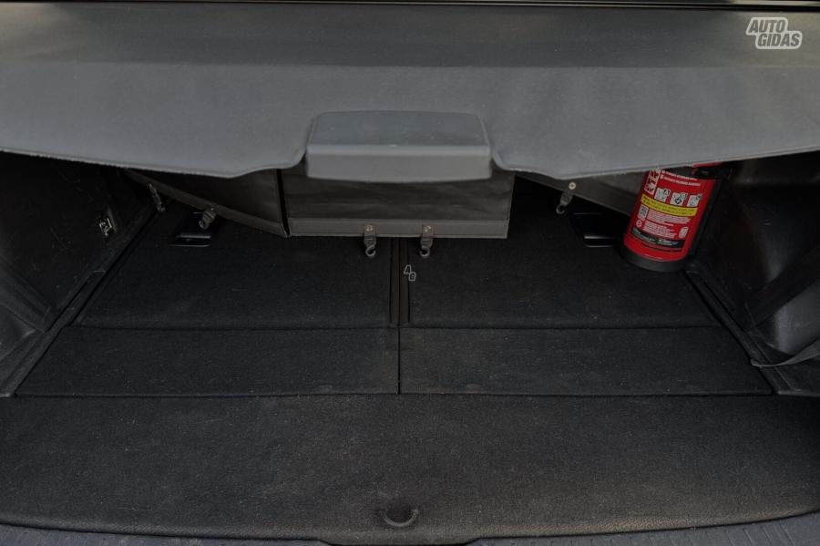 Toyota Corolla Verso 2005 Kauņa, ar dzinēja tilpumu 2.00 L un nobraukumu 300 tūkst. km par 1350 €, foto 13 vietnē AUTOMOTO.COM.LV