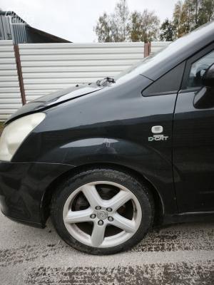 Тойота Королла Версо 2005 в Паневежис, объемом двигателя 2.20 л и пробегом 300 тыс. км за 700 €, фото 4 на AUTOMOTO.COM.LV
