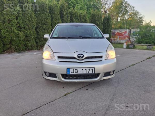 Toyota Corolla Verso 2006 in Riga, with an engine capacity of 2.20 L and mileage of 285 thousand km for 1600 €, photo 6 on AUTOMOTO.COM.LV