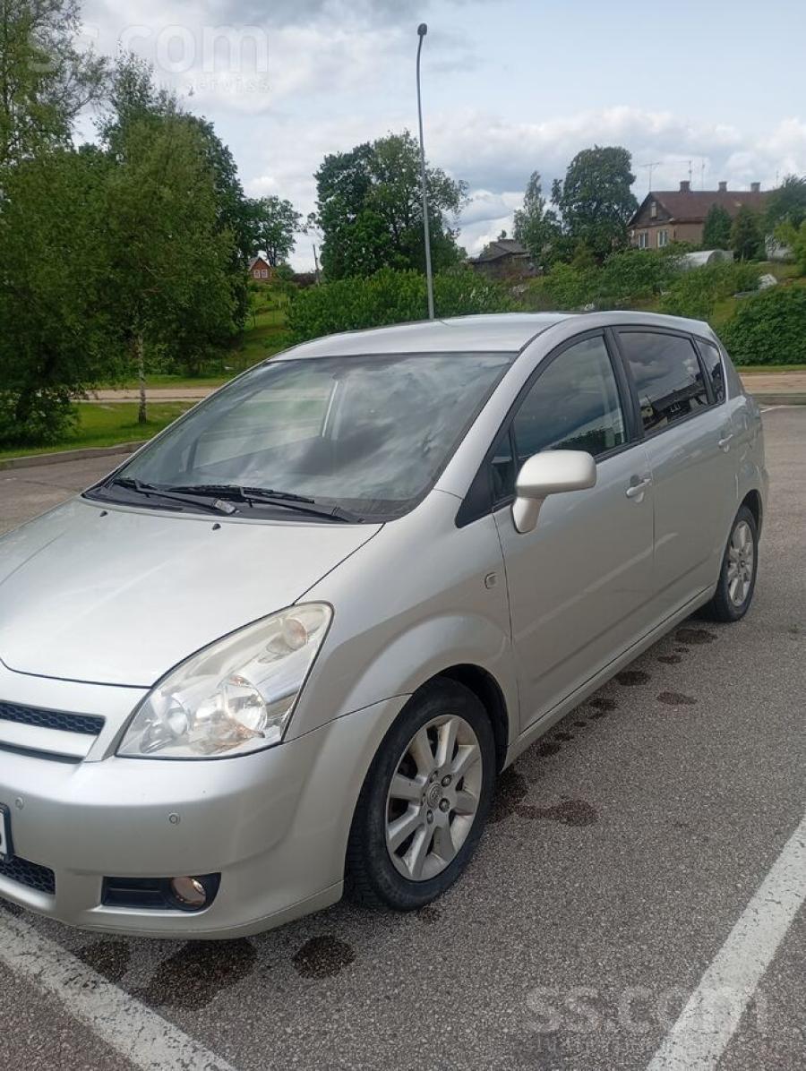 Toyota Corolla Verso 2006 in Kraslava, with an engine capacity of 2.20 L and mileage of 335 thousand km for 2800 €, photo 2 on AUTOMOTO.COM.LV