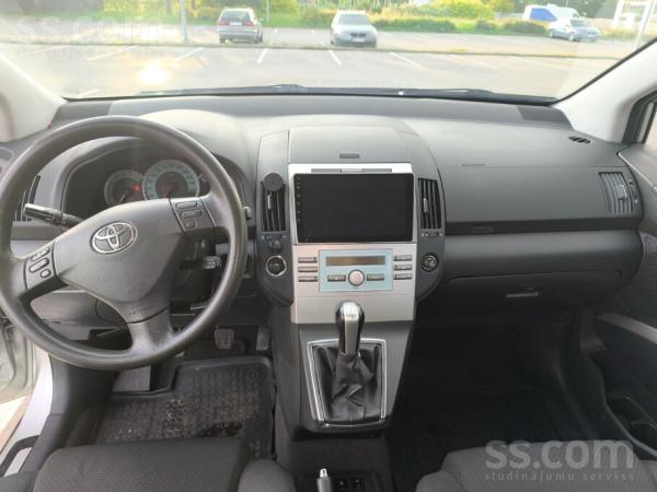 Toyota Corolla Verso 2006 in Riga, with an engine capacity of 1.80 L and mileage of 274 thousand km for 2297 €, photo 7 on AUTOMOTO.COM.LV