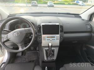 Toyota Corolla Verso 2006 in Riga, with an engine capacity of 1.80 L and mileage of 274 thousand km for 2297 €, photo 7 on AUTOMOTO.COM.LV