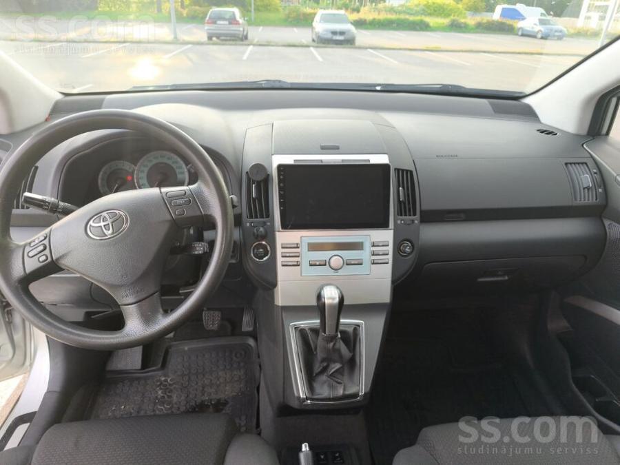 Toyota Corolla Verso 2006 in Riga, with an engine capacity of 1.80 L and mileage of 274 thousand km for 2297 €, photo 7 on AUTOMOTO.COM.LV