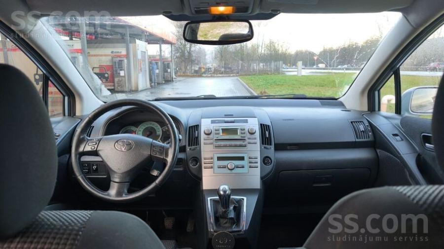 Toyota Corolla Verso 2006 Rīga, ar dzinēja tilpumu 2.20 L un nobraukumu 390 tūkst. km par 2155 €, foto 5 vietnē AUTOMOTO.COM.LV