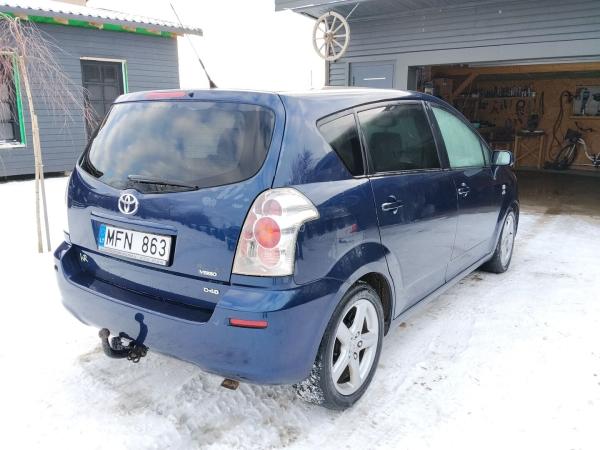 Toyota Corolla Verso 2006 in Naujoji Akmene, with an engine capacity of 2.20 L and mileage of 295 thousand km for 800 €, photo 1 on AUTOMOTO.COM.LV
