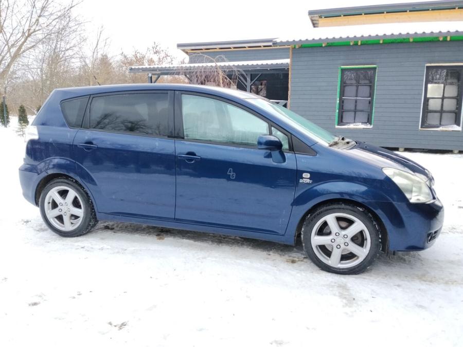Toyota Corolla Verso 2006 Naujoji Akmenė, ar dzinēja tilpumu 2.20 L un nobraukumu 295 tūkst. km par 750 €, foto 6 vietnē AUTOMOTO.COM.LV