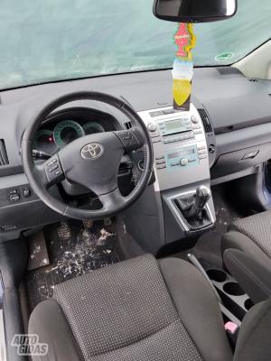 Toyota Corolla Verso 2006 Naujoji Akmenė, ar dzinēja tilpumu 2.20 L un nobraukumu 295 tūkst. km par 750 €, foto 8 vietnē AUTOMOTO.COM.LV