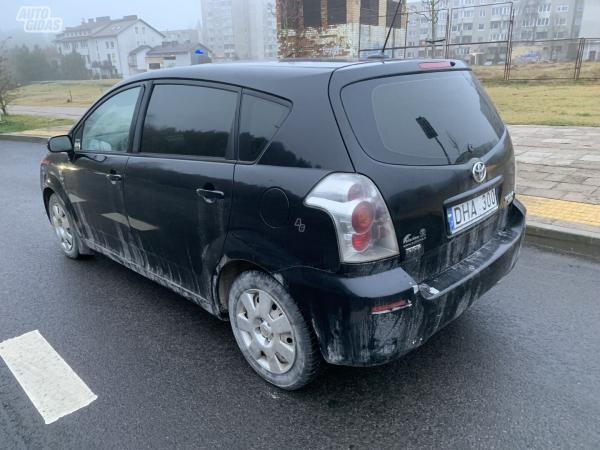 Toyota Corolla Verso 2006 Viļņa, ar dzinēja tilpumu 2.00 L un nobraukumu 300 tūkst. km par 1250 €, foto 3 vietnē AUTOMOTO.COM.LV