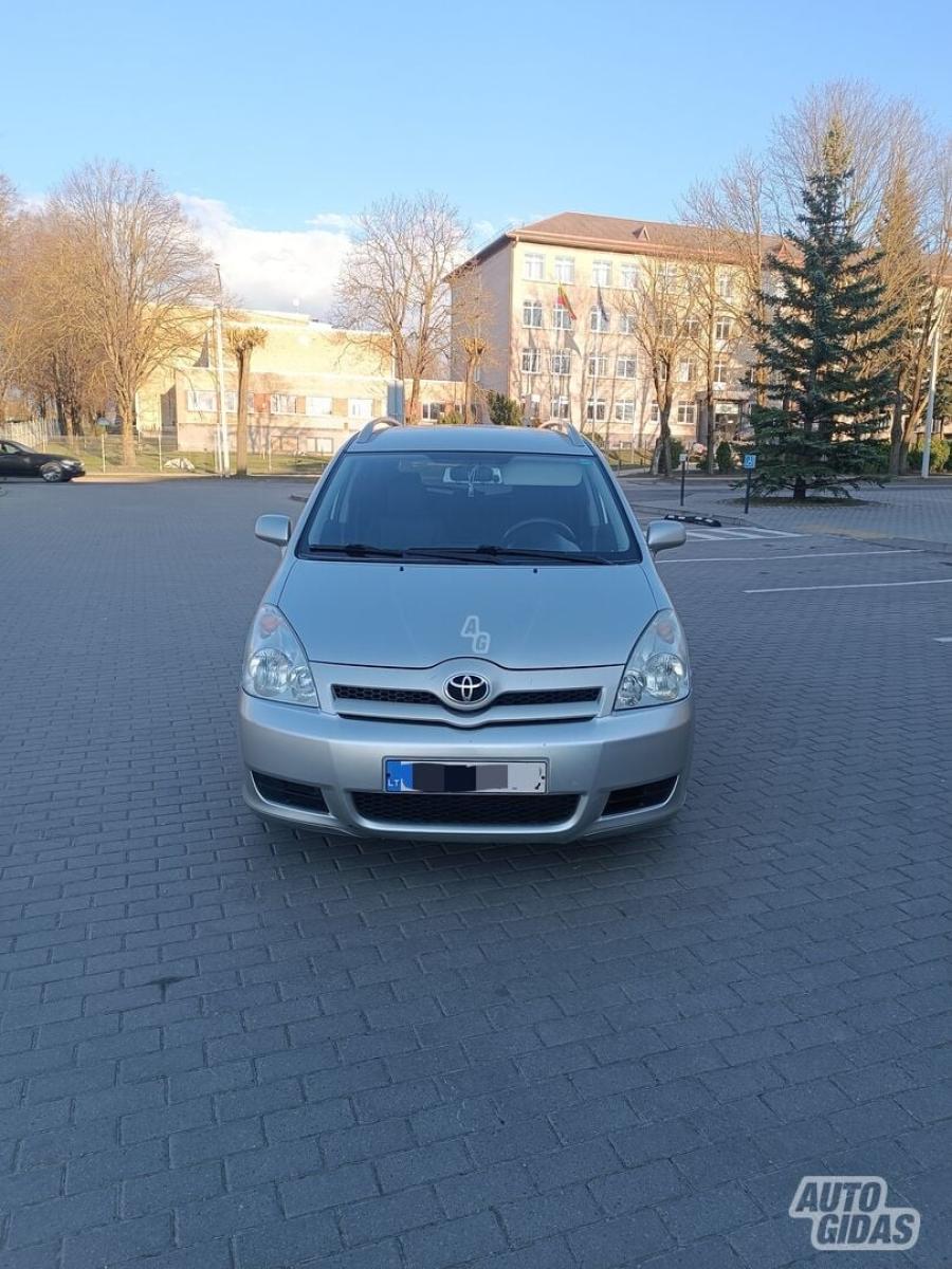 Toyota Corolla Verso 2006 in Siauliai, with an engine capacity of 2.00 L and mileage of 300 thousand km for 2000 €, photo 8 on AUTOMOTO.COM.LV
