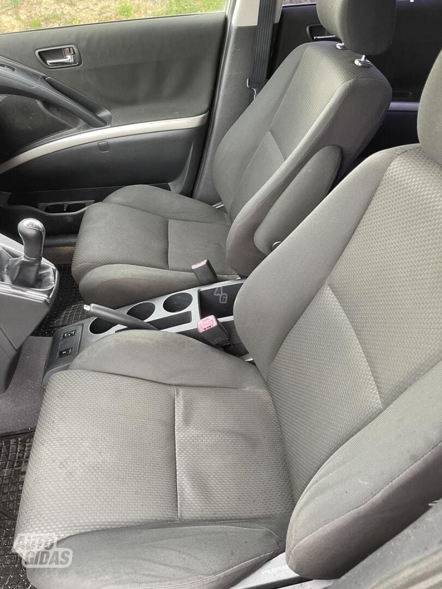 Toyota Corolla Verso 2006 Radviliškis, ar dzinēja tilpumu 2.20 L un nobraukumu 330 tūkst. km par 2500 €, foto 12 vietnē AUTOMOTO.COM.LV