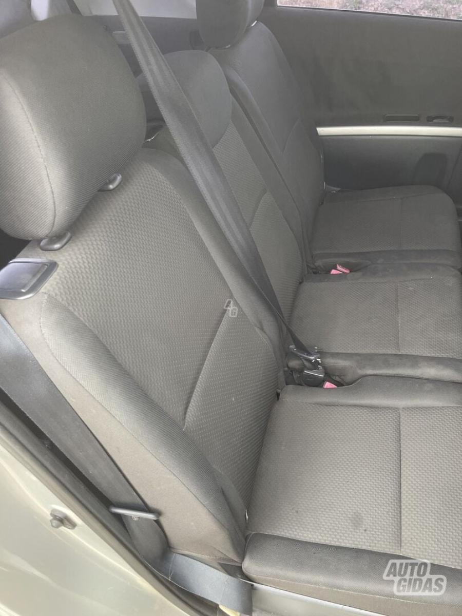 Toyota Corolla Verso 2006 Radviliškis, ar dzinēja tilpumu 2.20 L un nobraukumu 330 tūkst. km par 2500 €, foto 13 vietnē AUTOMOTO.COM.LV