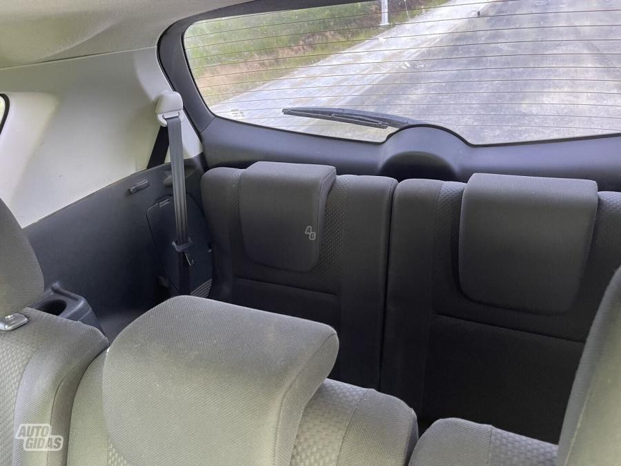 Toyota Corolla Verso 2006 Radviliškis, ar dzinēja tilpumu 2.20 L un nobraukumu 330 tūkst. km par 2500 €, foto 14 vietnē AUTOMOTO.COM.LV