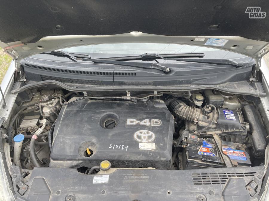 Toyota Corolla Verso 2006 Radviliškis, ar dzinēja tilpumu 2.20 L un nobraukumu 330 tūkst. km par 2500 €, foto 15 vietnē AUTOMOTO.COM.LV