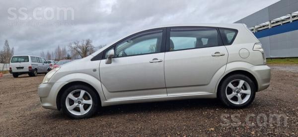 Toyota Corolla Verso 2006 Daugavpils, ar dzinēja tilpumu 2.00 L un nobraukumu 293 tūkst. km par 2900 €, foto 2 vietnē AUTOMOTO.COM.LV