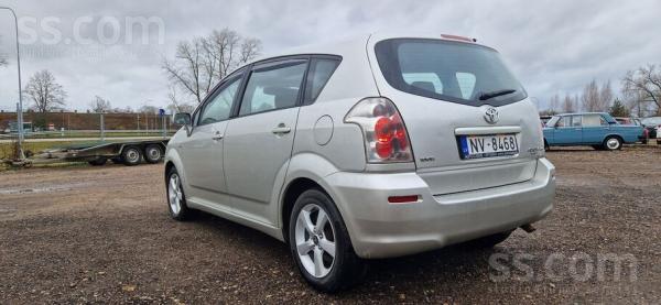 Toyota Corolla Verso 2006 Daugavpils, ar dzinēja tilpumu 2.00 L un nobraukumu 293 tūkst. km par 2900 €, foto 3 vietnē AUTOMOTO.COM.LV