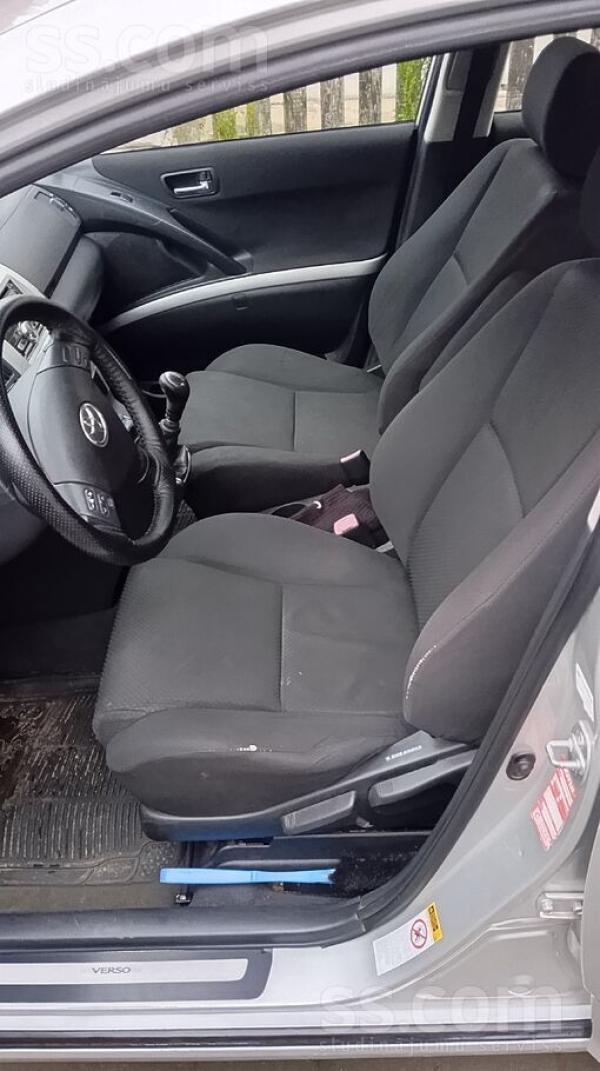 Toyota Corolla Verso 2006 Ludza, ar dzinēja tilpumu 2.20 L un nobraukumu 310 tūkst. km par 2000 €, foto 5 vietnē AUTOMOTO.COM.LV