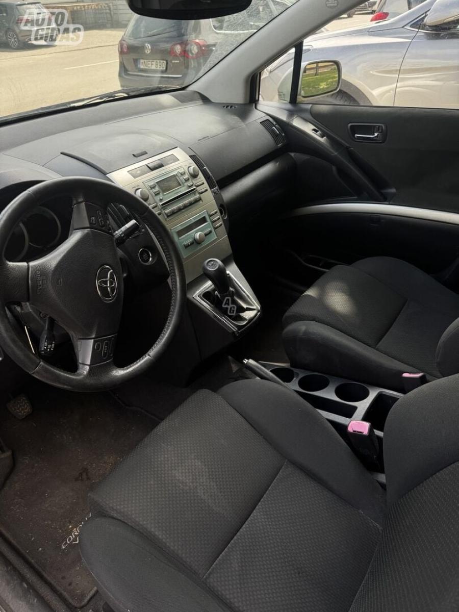 Toyota Corolla Verso 2006 Kauņa, ar dzinēja tilpumu 2.20 L un nobraukumu 310 tūkst. km par 1250 €, foto 4 vietnē AUTOMOTO.COM.LV