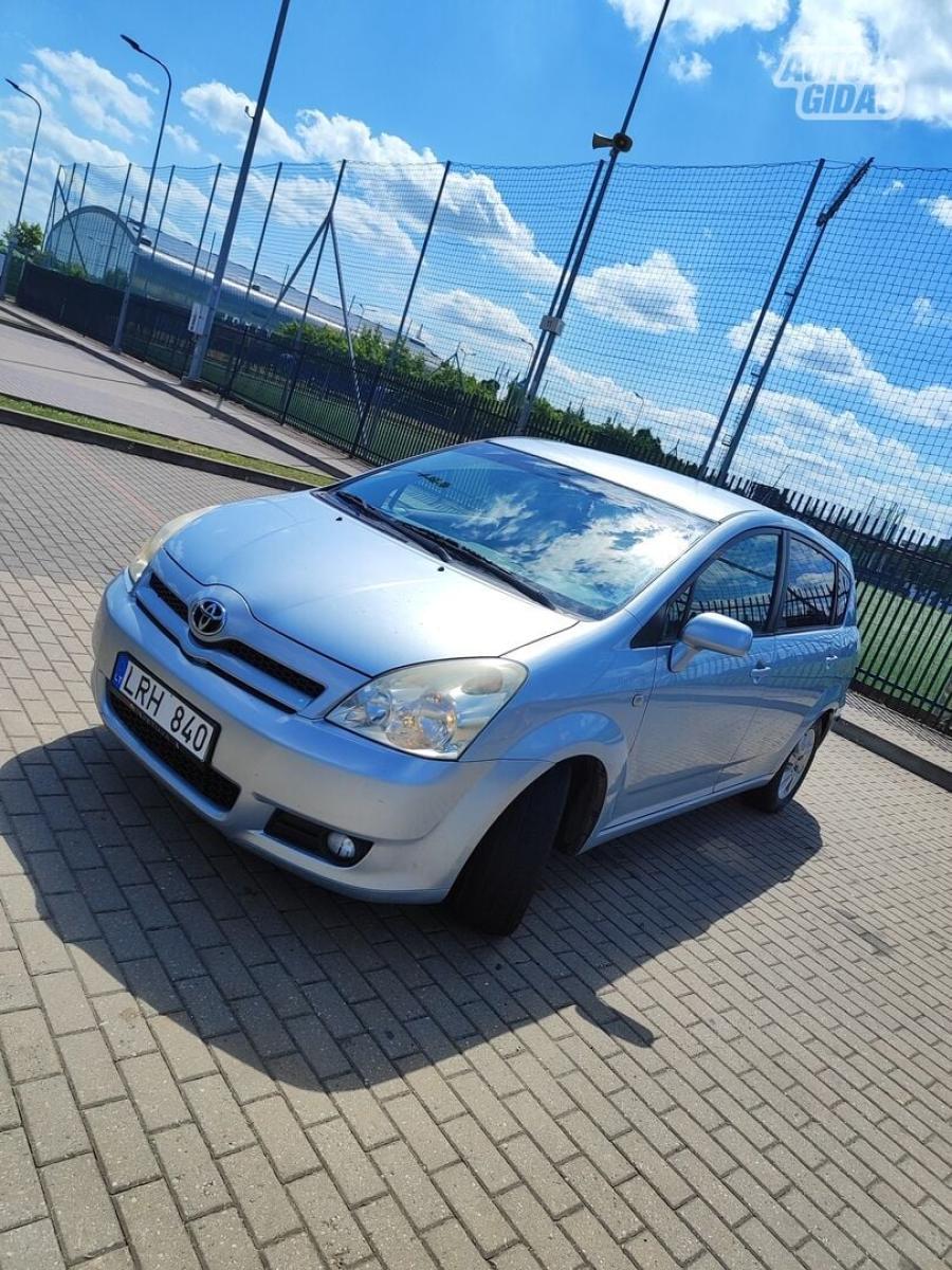 Toyota Corolla Verso 2006 in Jonava, with an engine capacity of 2.20 L and mileage of 30 thousand km for 1850 €, photo 3 on AUTOMOTO.COM.LV